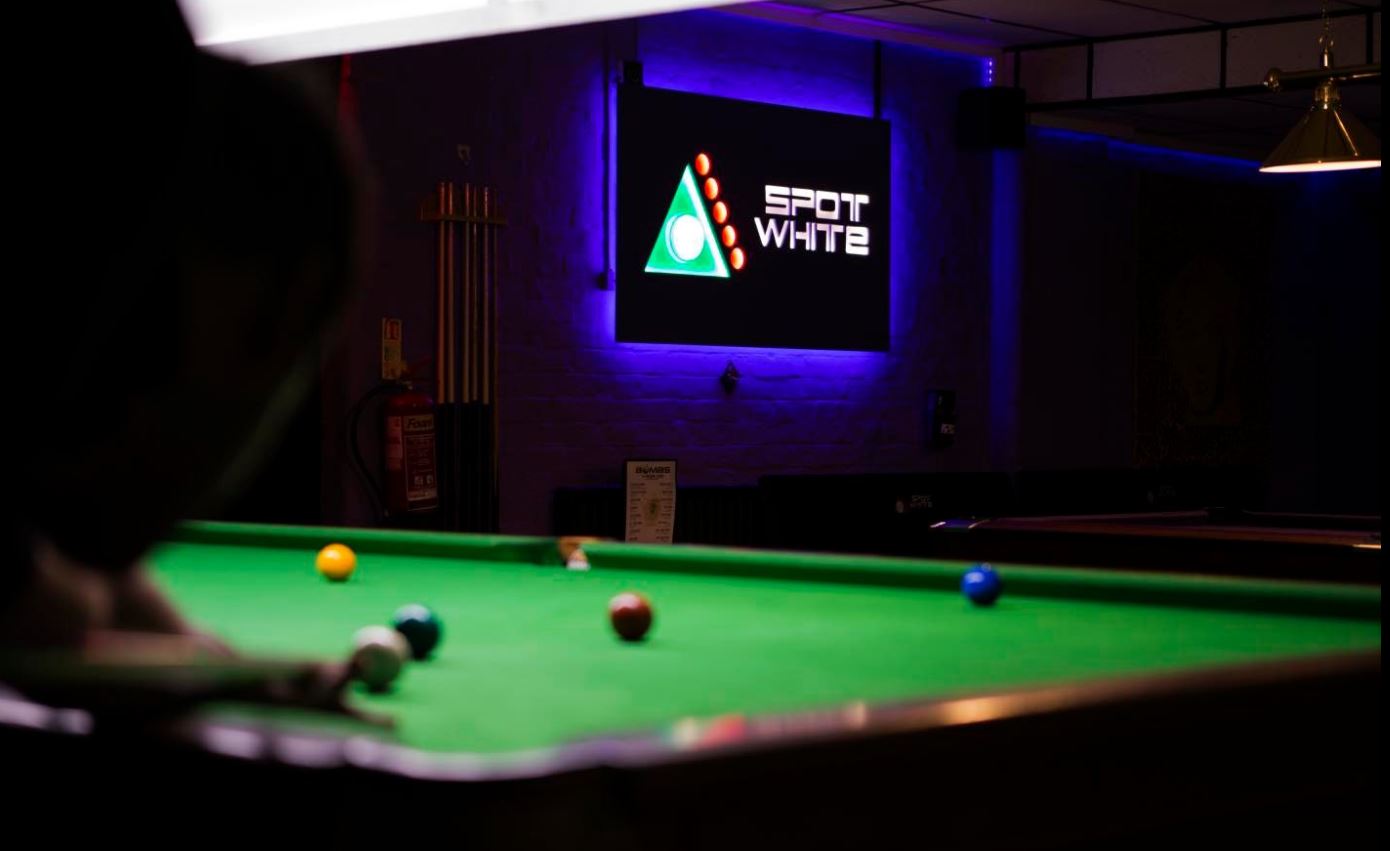 Man Cave with Buffet - Purple Tiger Party